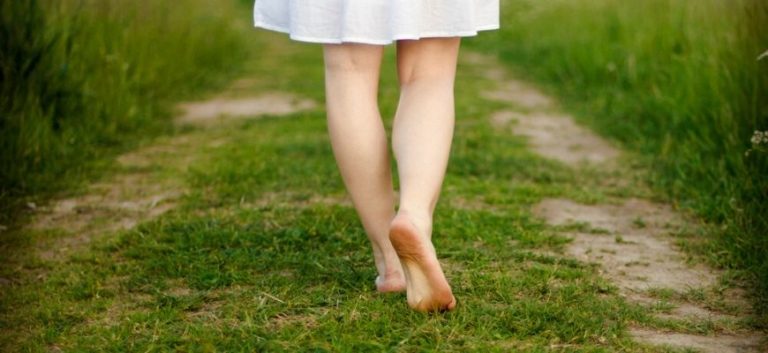 10 Benefits of Going Barefoot